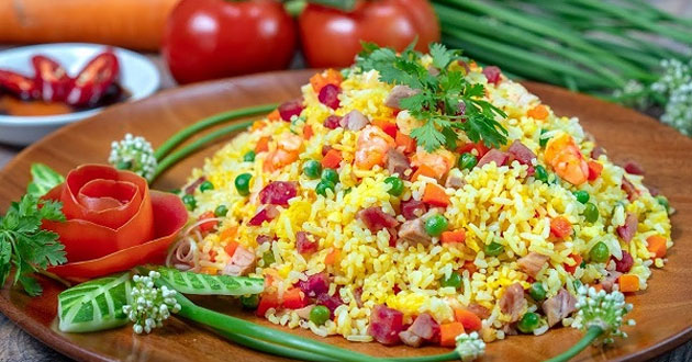 Quên cơm rang trứng đi, làm theo cách này cơm rang ngon mắt, lạ miệng ...