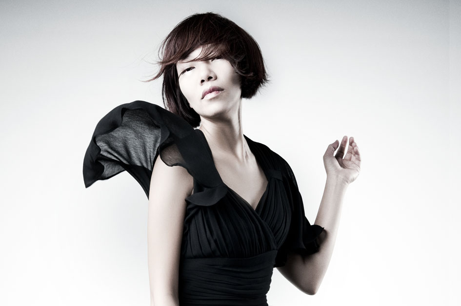 Ca sĩ Hà Trần là ai?