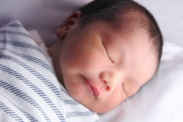 Mẹ làm những điều này con ngủ xuyên đêm, không quấy khóc