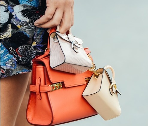 Chỉ đựng được thỏi son, túi mini lại khiến mọi cô gái phát cuồng