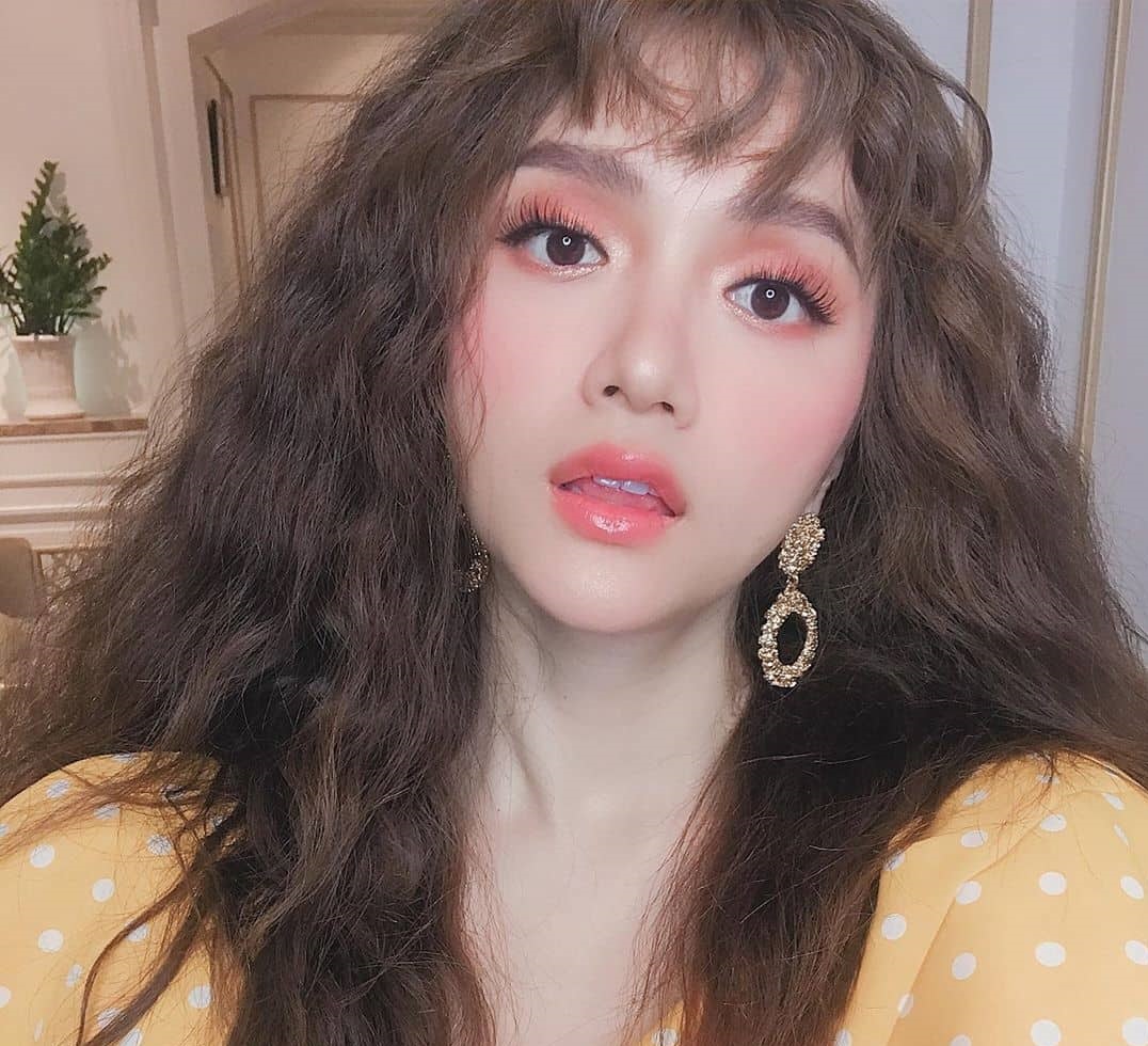 Hoa hậu Hương Giang ngày càng dịu dàng với phong cách trang điểm Hàn Quốc