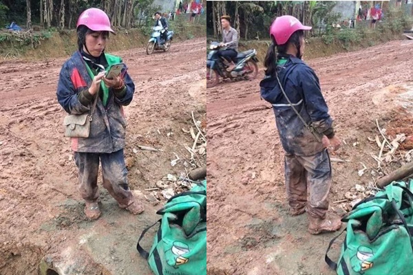 Nữ shipper bất chấp lội bùn, vác túi bưu phẩm đi giao cho khách nhưng ...