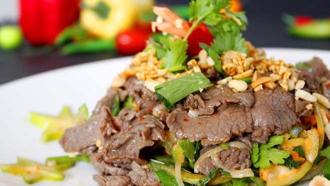 Cuối tuần, làm gỏi bò bóp thấu ngon chua chua, ngọt ngọt, ông xã ăn một ...