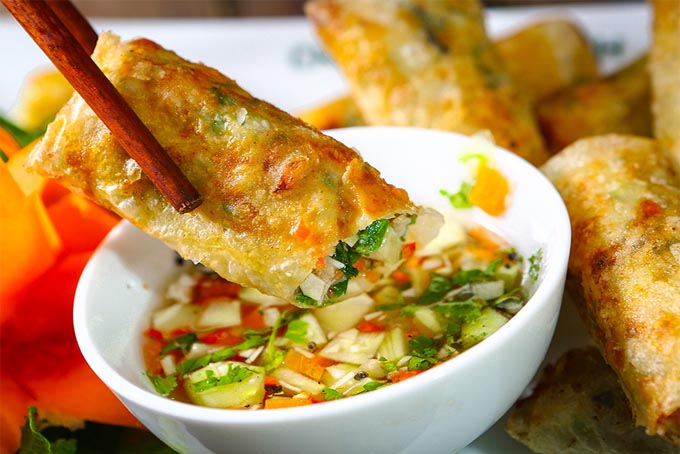 Nem rán ngon đến đâu, không có nước chấm cũng chẳng thể mê ly như ngoài ...