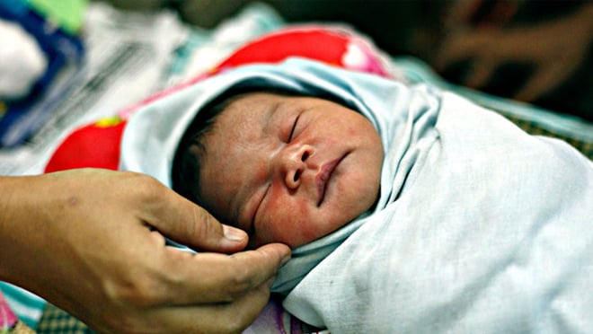 Sinh con thuận tự nhiên, sản phụ không cho bác sĩ điều trị còn tố bệnh ...