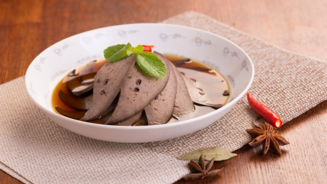 Luộc gan lợn đừng chỉ dùng nước lã: Thêm 1 thứ để gan không bị khô, hết ...