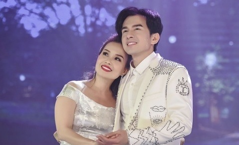 Cẩm Ly bật khóc vì bị bệnh, hiếm hoi nhắc đến “người tình tin đồn” Đan Trường