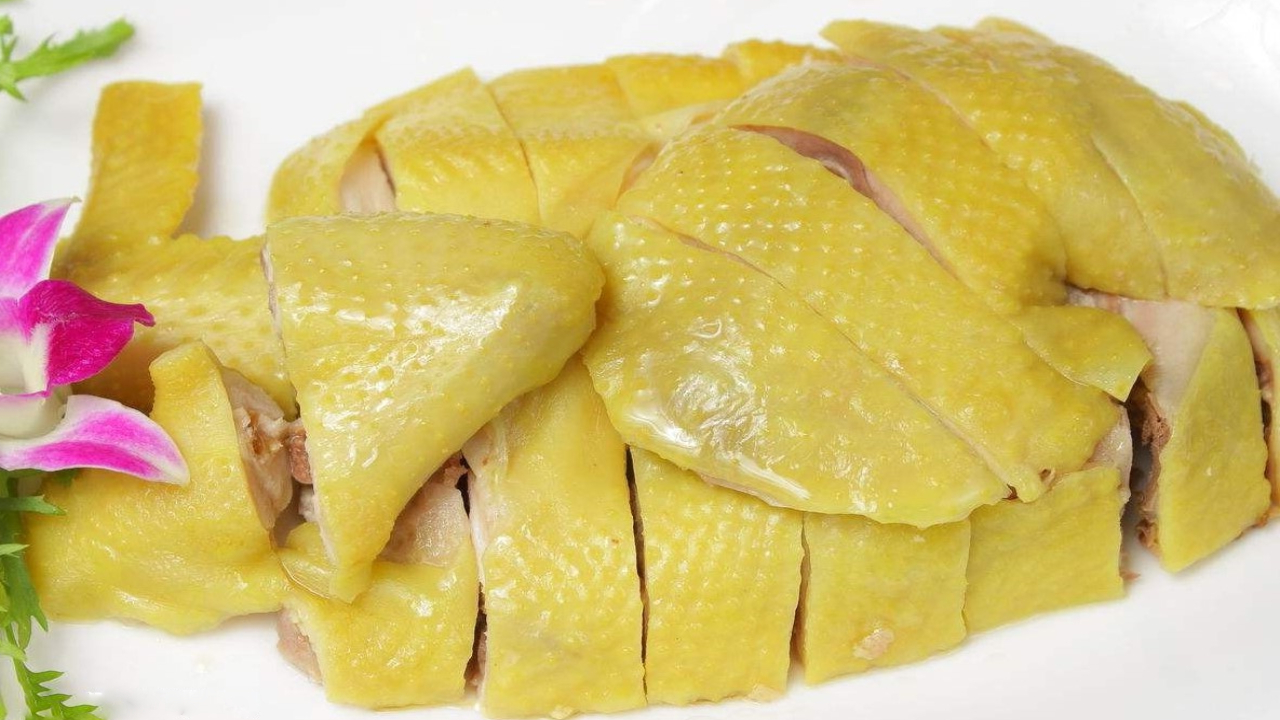 4 bí quyết luộc và chặt gà nguyên con không bị nát: Đơn giản nhưng ...