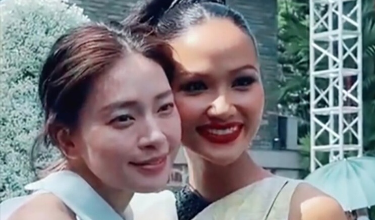 H'Hen Niê có hành động vô cùng tinh tế và đáng yêu khi chụp ảnh cùng ...