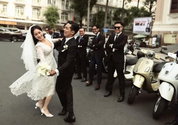 Phan Hiển đón Khánh Thi về dinh bằng dàn mô tô cực ngầu