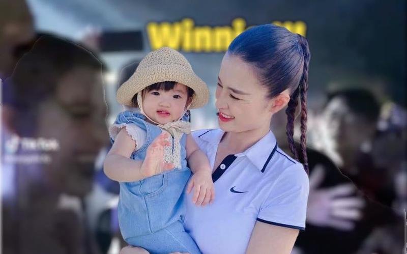 Đông Nhi trả lời 'cực gắt' khi fan hâm mộ hỏi thăm con gái Winnie lúc ...