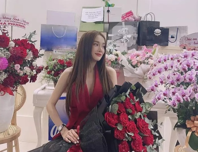 Nhã Phương khiến fan hoảng hồn khi để lộ thân hình gầy trơ xương giữa lúc đang mang bầu