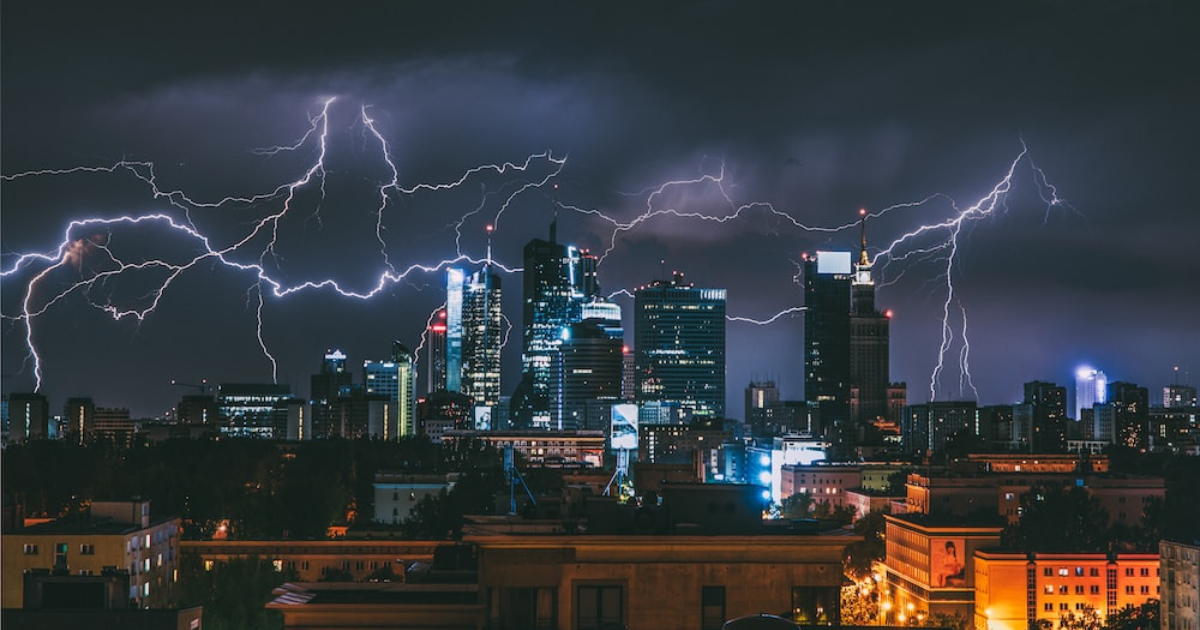 Vì sao bạn không nên tắm, rửa tay, giặt giũ khi có sấm sét: Lý do quan ...