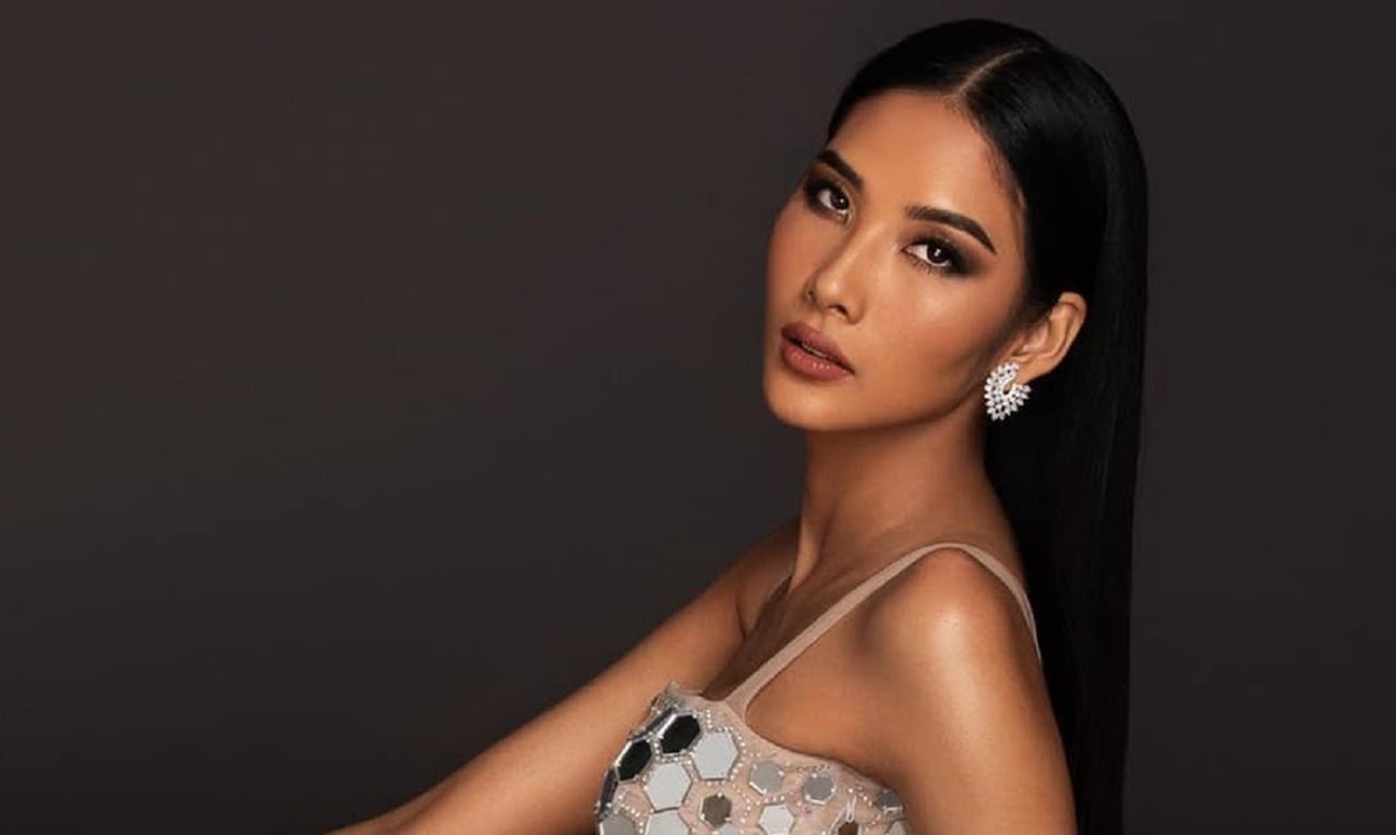 Siêu mẫu Hoàng Thùy lên tiếng khi bị chê hết thời, bị khán giả tẩy chay