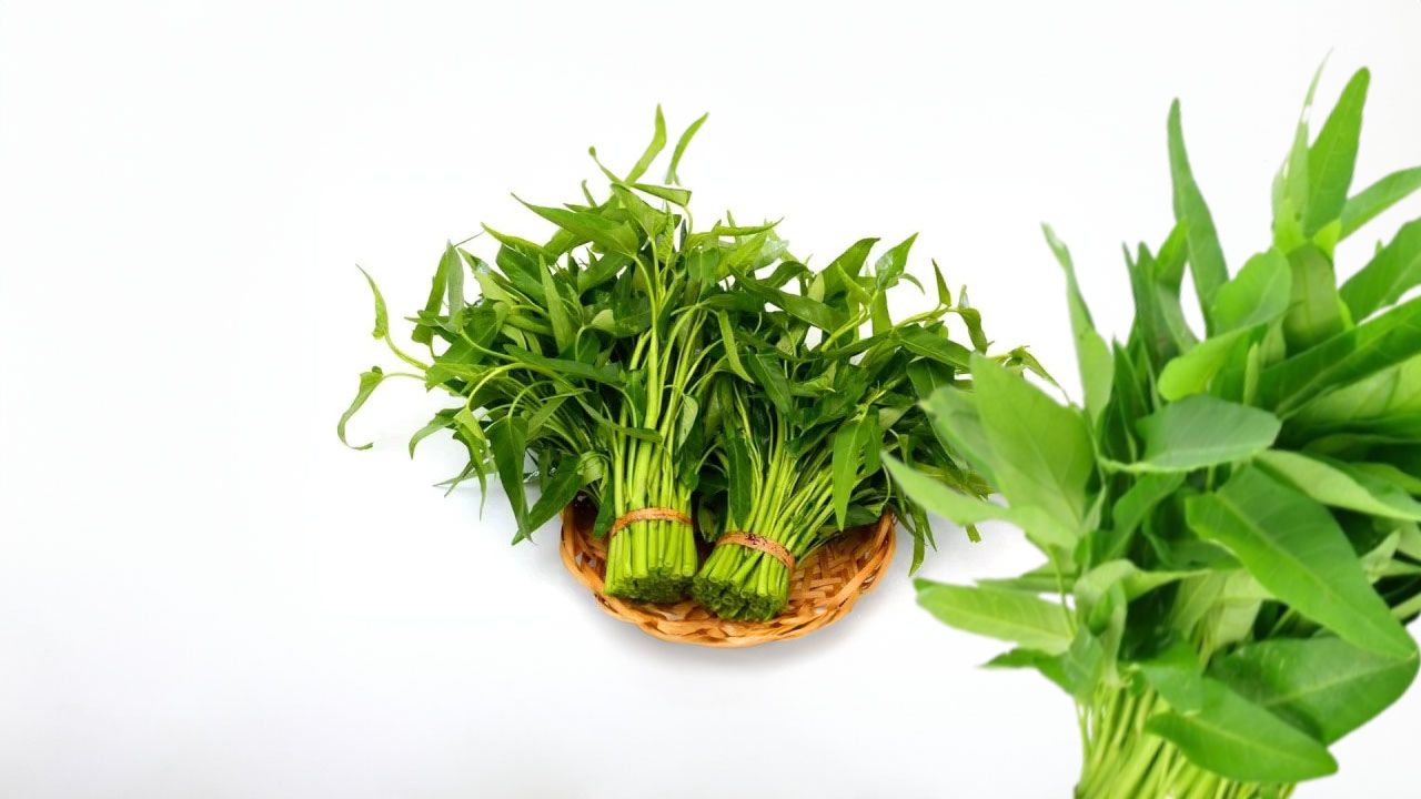Rau muống ngon và nhiều công dụng nhưng những người này chớ dại ăn ...