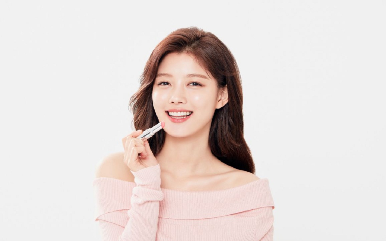 Kim Yoo Jung bật mí chiêu thức đơn giản để có được gương mặt Vline, đánh bay nọng cằm