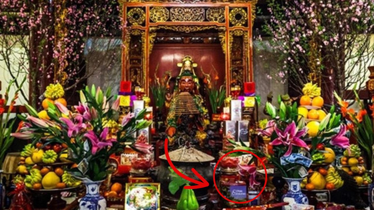 Hết Tết có 3 thứ trên bàn thờ phải hạn xuống gấp ngay: Càng để lâu càng ...