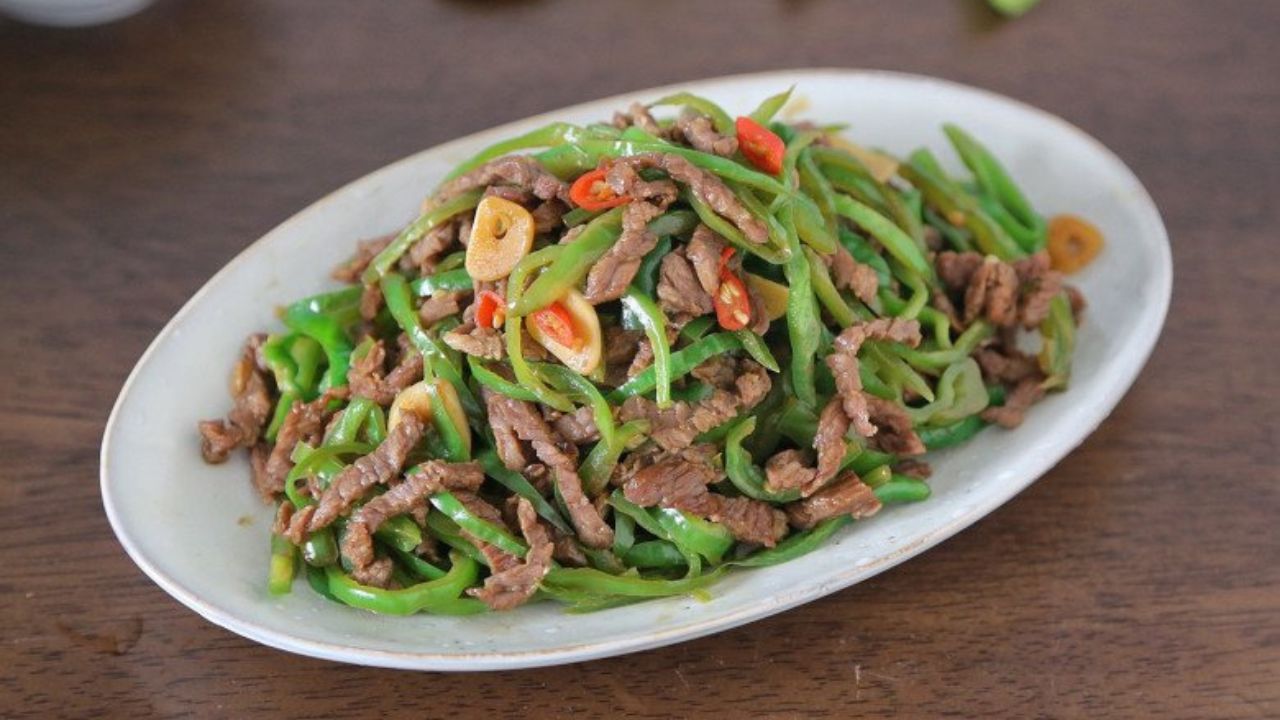 Thịt bò đừng chỉ xào với tỏi, thêm ngay bước này để có món ăn mềm thơm ...