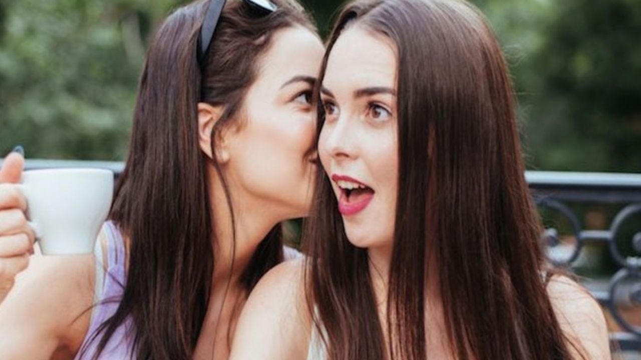 Dấu hiệu cho thấy người đối diện đang ghen tỵ với bạn, dù thế nào cũng ...