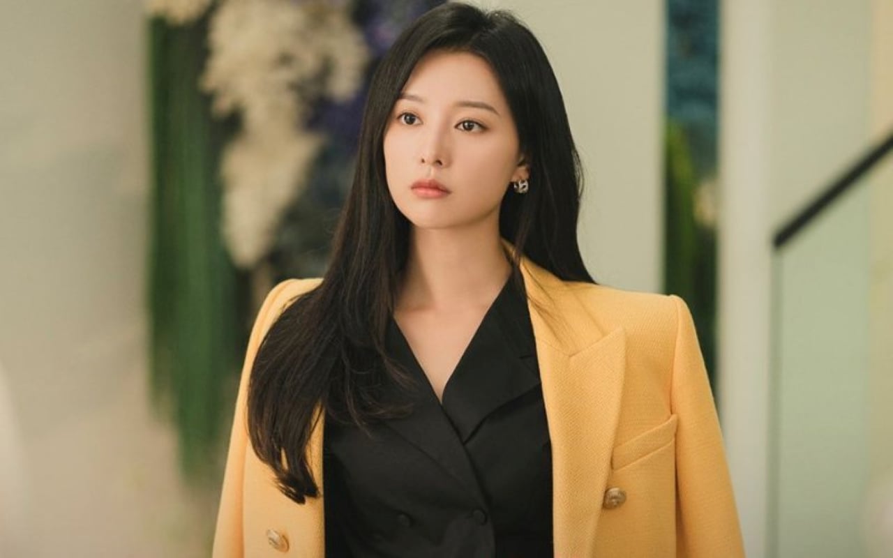 Học cách trang điểm tự nhiên của Kim Ji Won trong phim Queen Of Tears