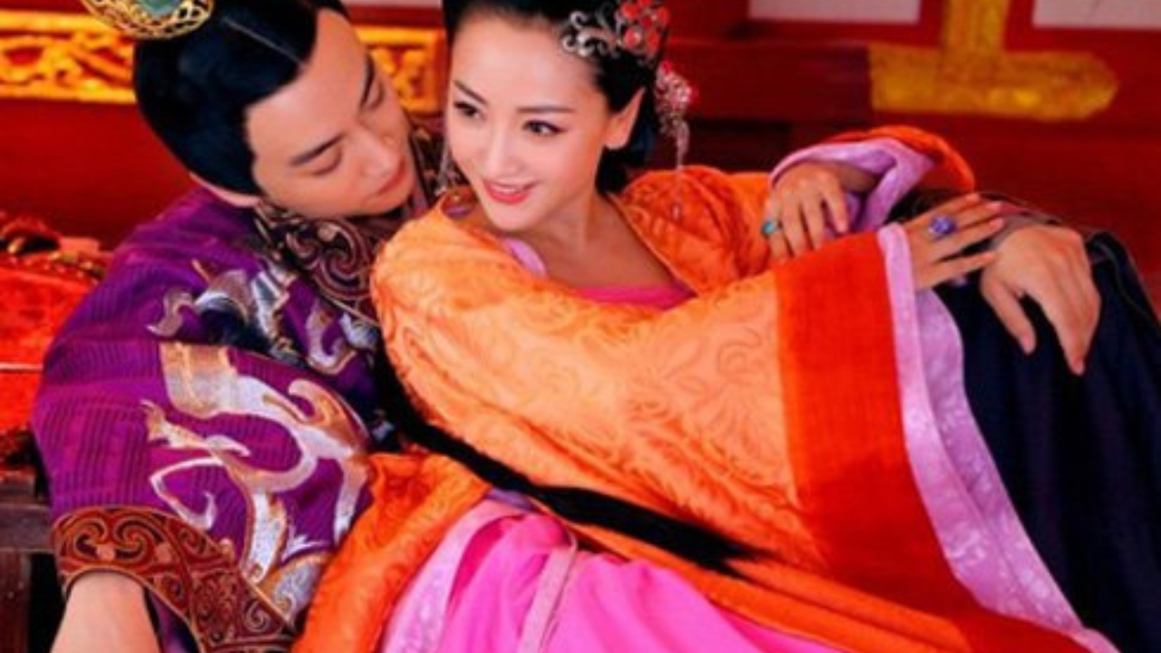 Cung nữ cả đời cô độc trong cung cấm giải quyết nhu cầu thầm kín như ...