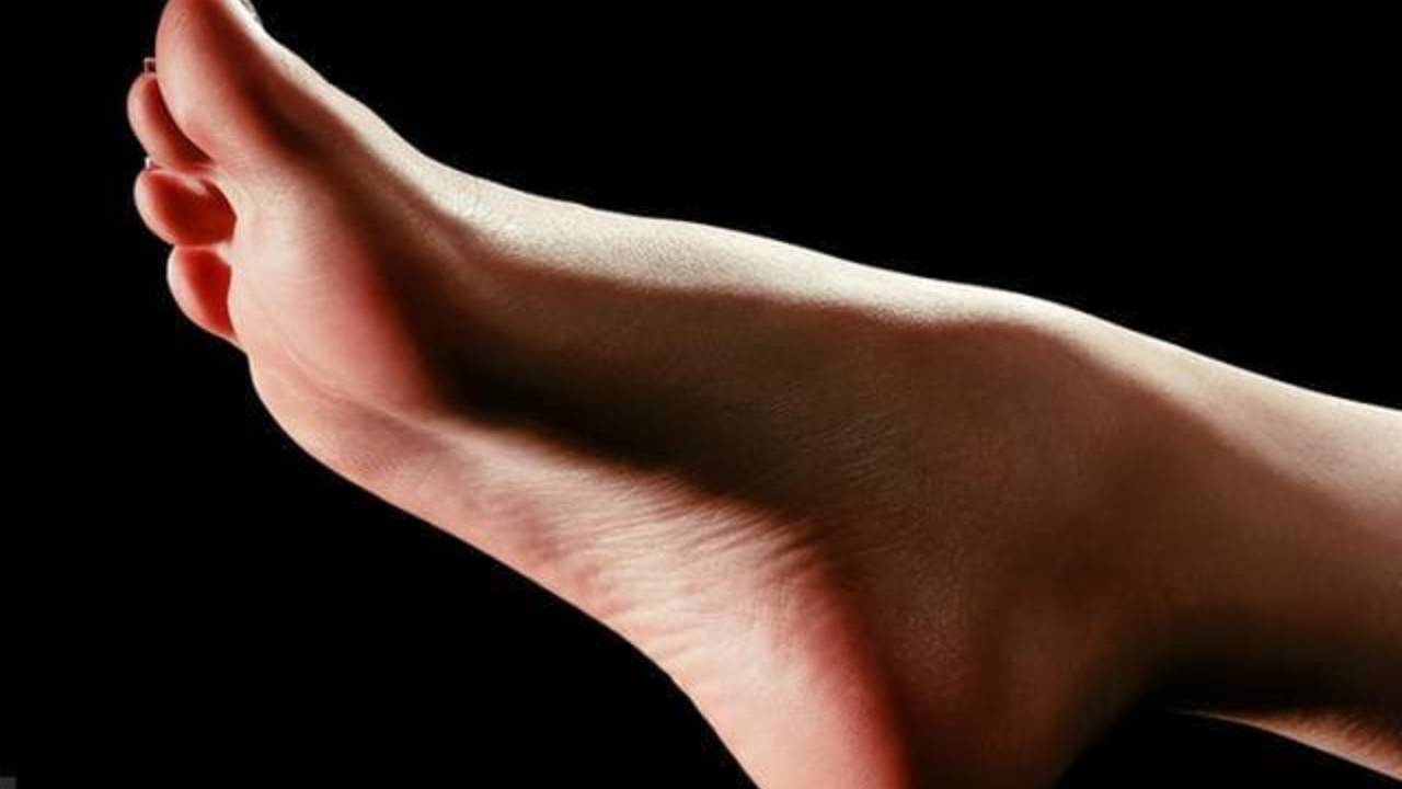 Người xưa có câu: Đàn bà nhìn chân, đàn ông nhìn tay, 2 chỗ đó có gì mà ...