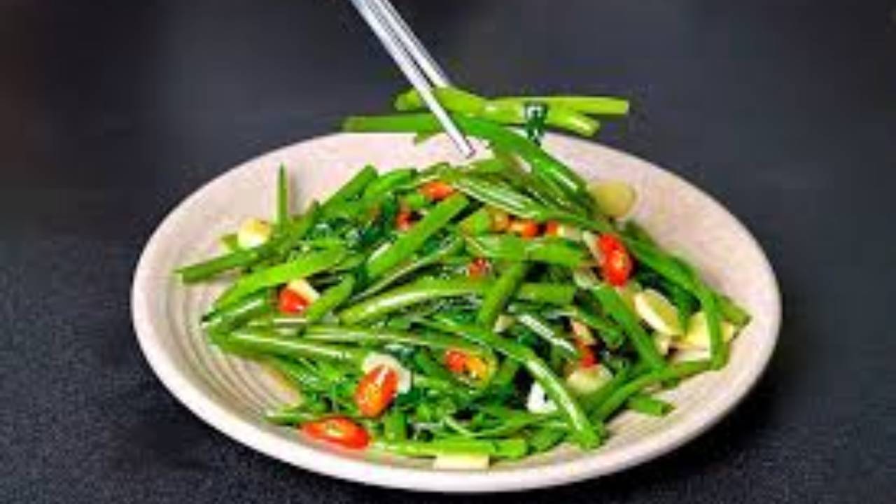 Xào rau muống xanh mướt giòn ngon đừng bỏ qua bước này, rất đơn giản