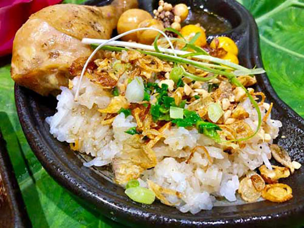 Bữa sáng cuối tuần mẹ vào bếp đãi cả nhà món ngon khó cưỡng: xôi gà rô ...